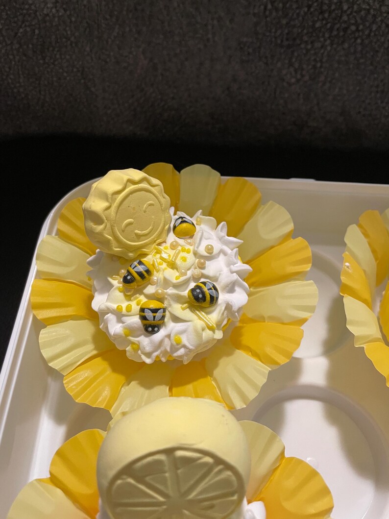 Sunflower Bee Cupcakes - Etsy