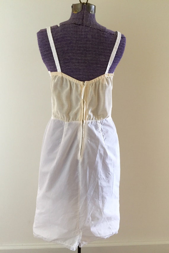 Vintage 1950s White Bullet Bra Full Slip Dress Fitt… Gem
