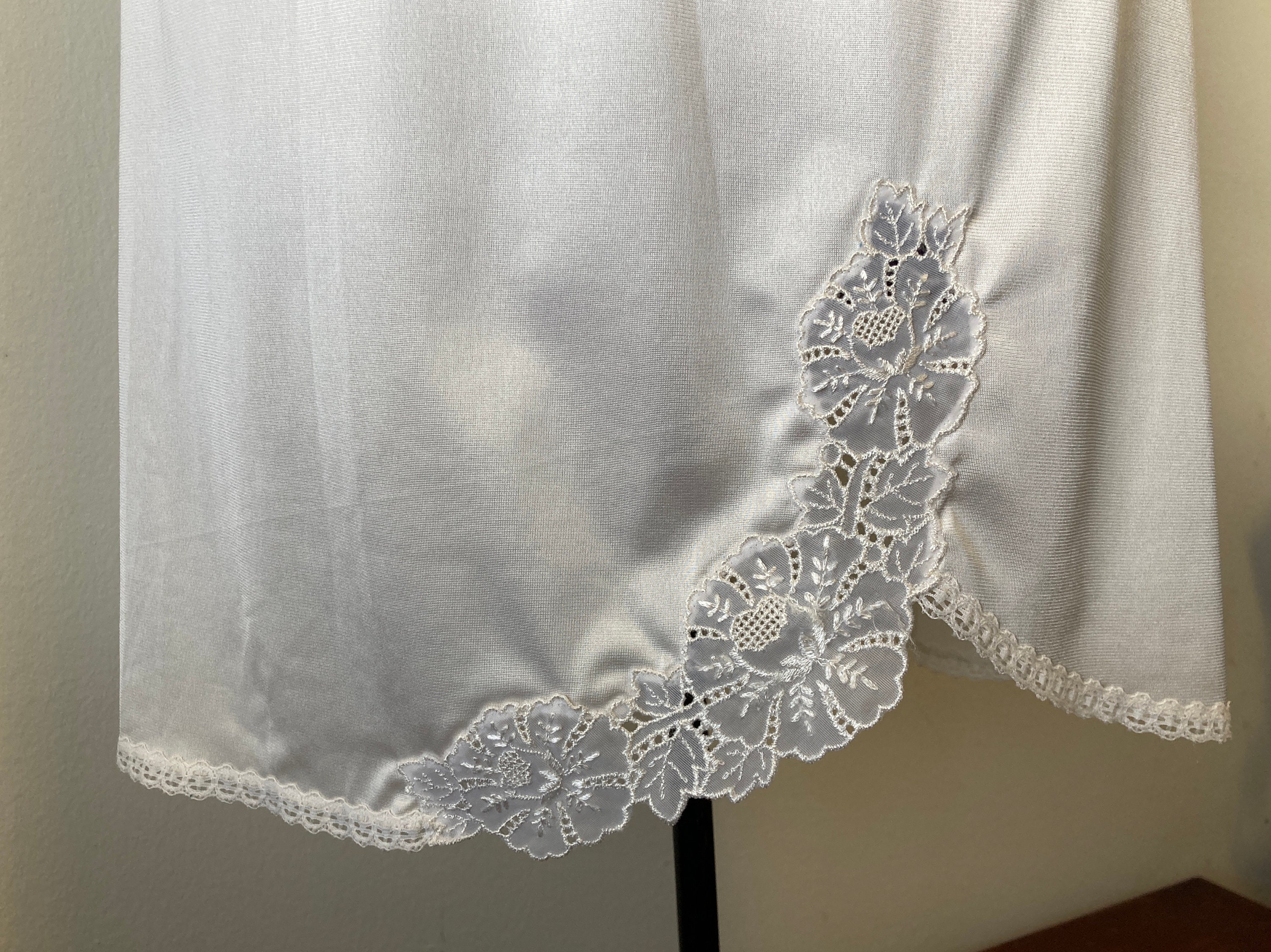 Vintage Iridescent Ivory Half Slip - Floral Appliqué - Embroidery ...