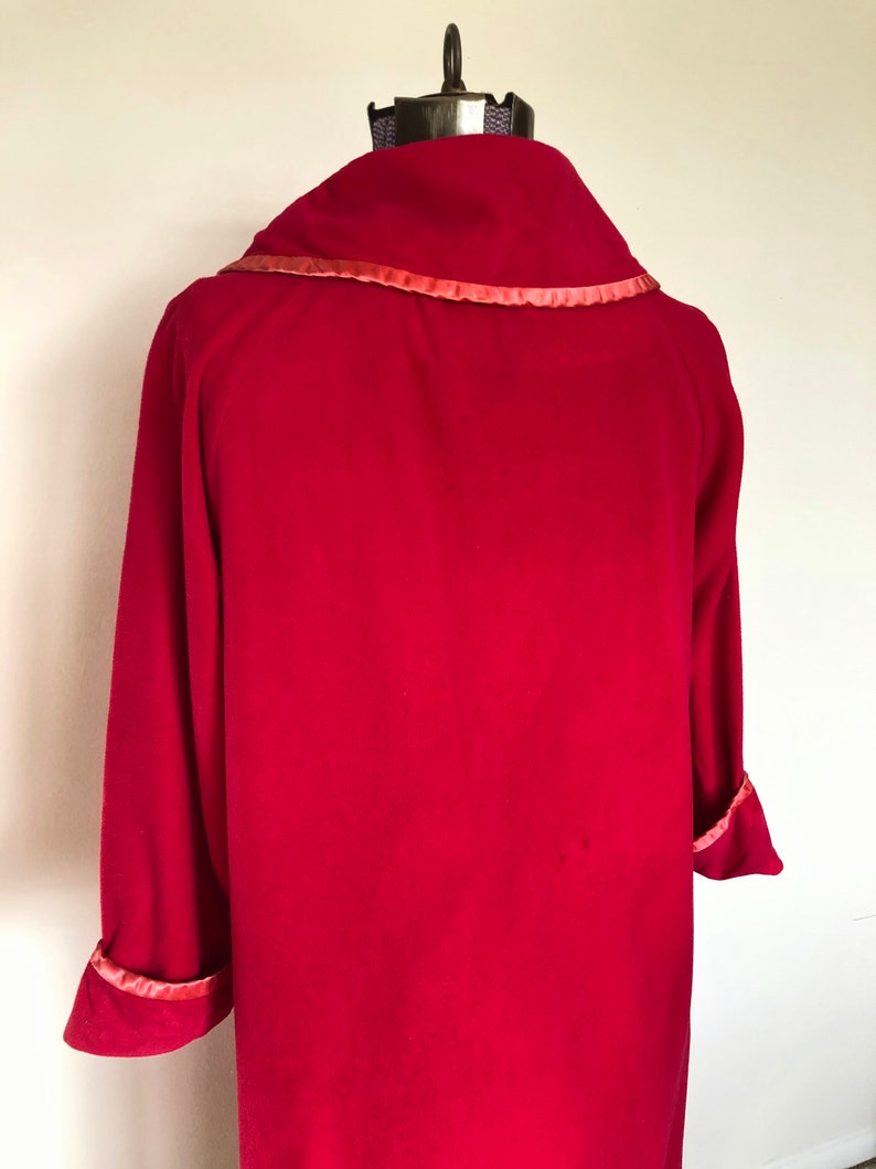 Vintage 1970s Loungewear Robe Magenta Rounded Flat Collar Union Label ...