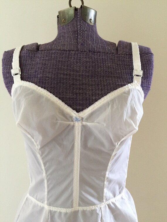 Vintage 1950s White Bullet Bra Full Slip Dress Fitt… Gem