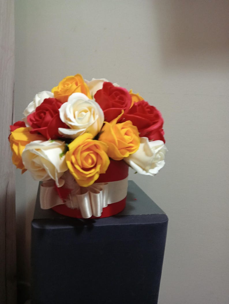 Buchet Flori Sapun Din Trei Culori in Cutie Rosie Carton Cu Fundita - Etsy
