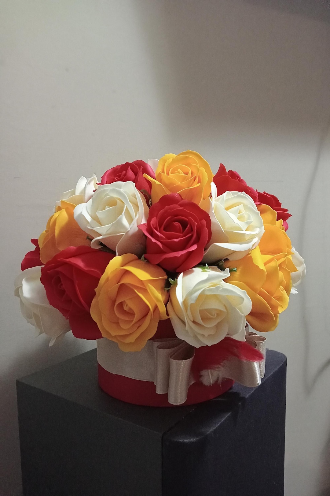 Buchet Flori Sapun Din Trei Culori in Cutie Rosie Carton Cu Fundita - Etsy