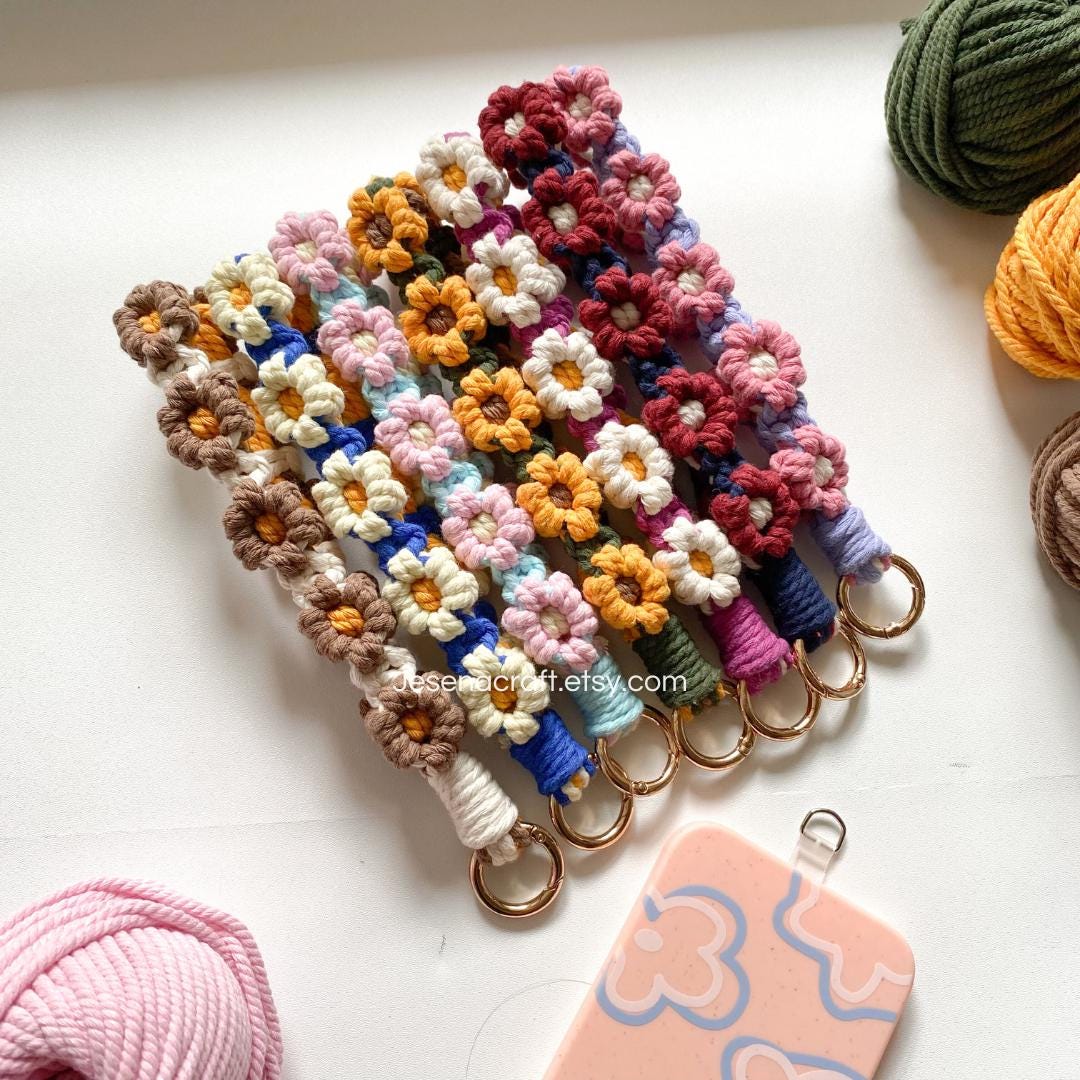 Macrame Phone Strap, Macrame Daisy Wristlet, Macrame Daisy Strap, Boho ...