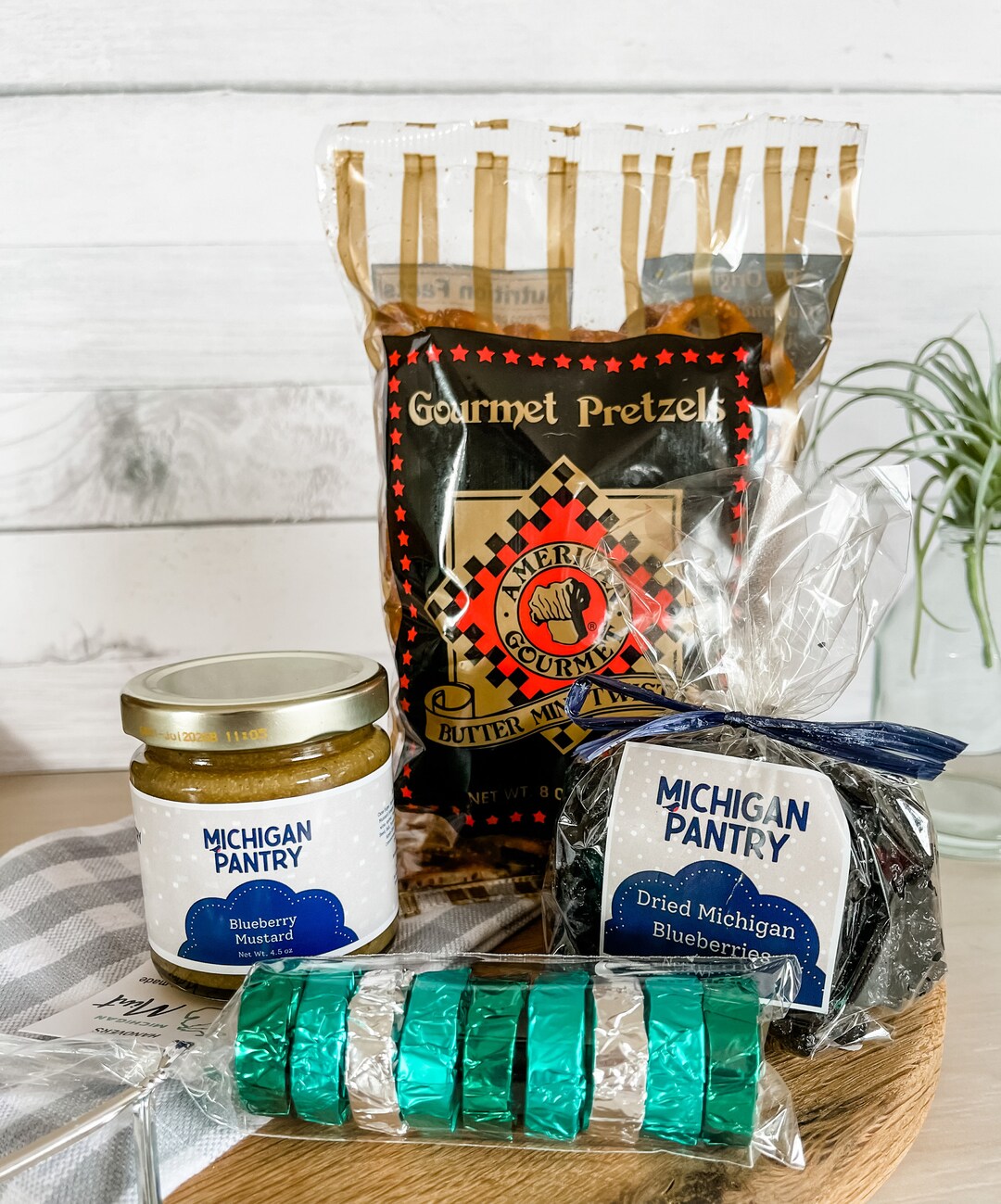 Michigan Gourmet Gift Set – Blueberry Mustard, Pretzels & Blueberries ...