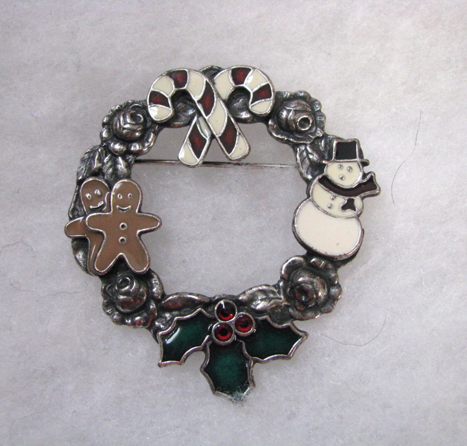 Delightful Vintage Pewter Christmas Holiday Wreath Pin With Enamel ...