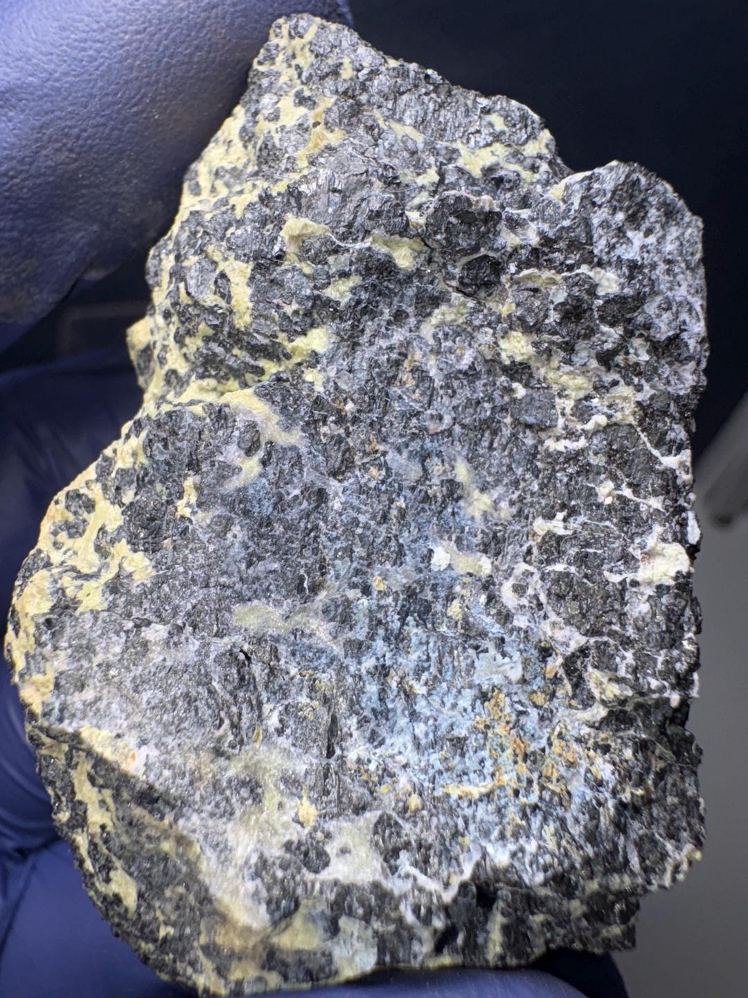 Iron Chromite Rich Mass of Granular Black Chromite With Nikel Hydroxide ...