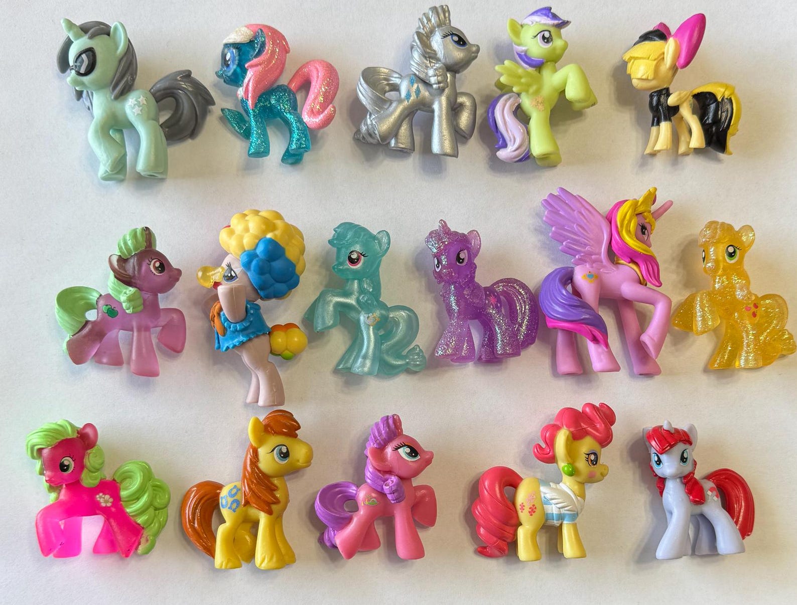 My Little Pony Blind Bag Toys. Assorted Ponies. Mini Figures and Cake ...