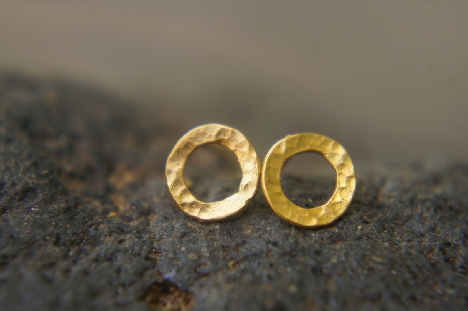 24K Gold Hammered Studs//hammered Gold Earrings//handcrafted - Etsy