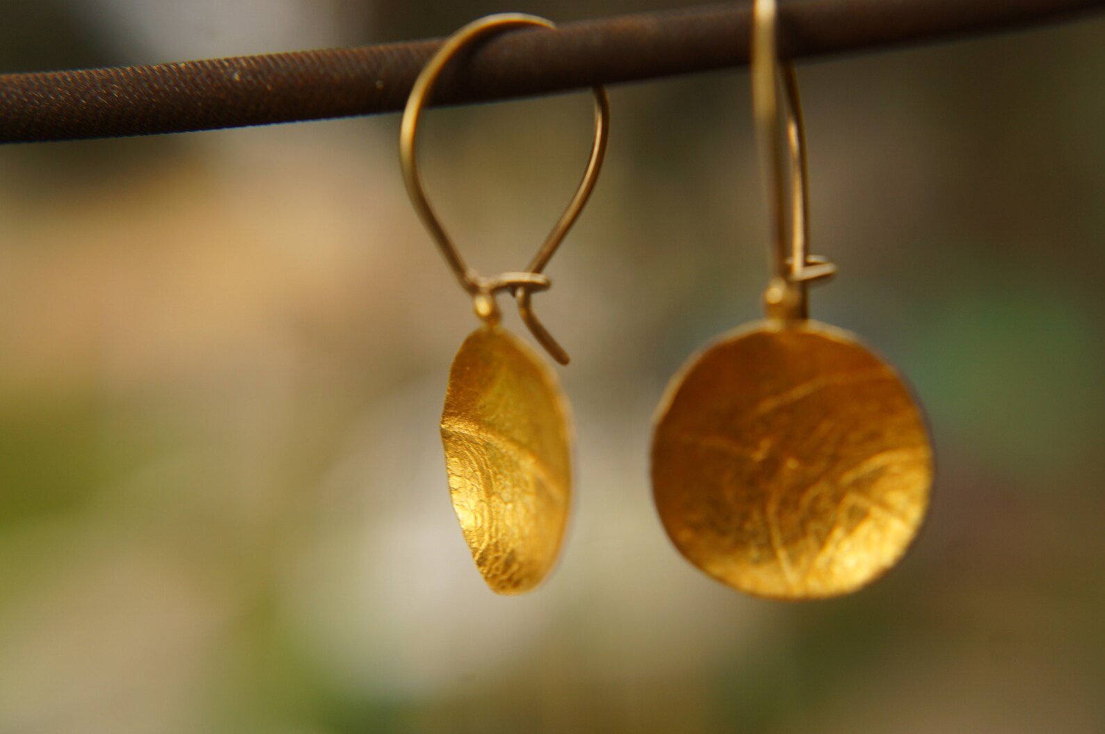 24k Solid Gold Leaf Texture Earrings gold Circle Earrings | Etsy
