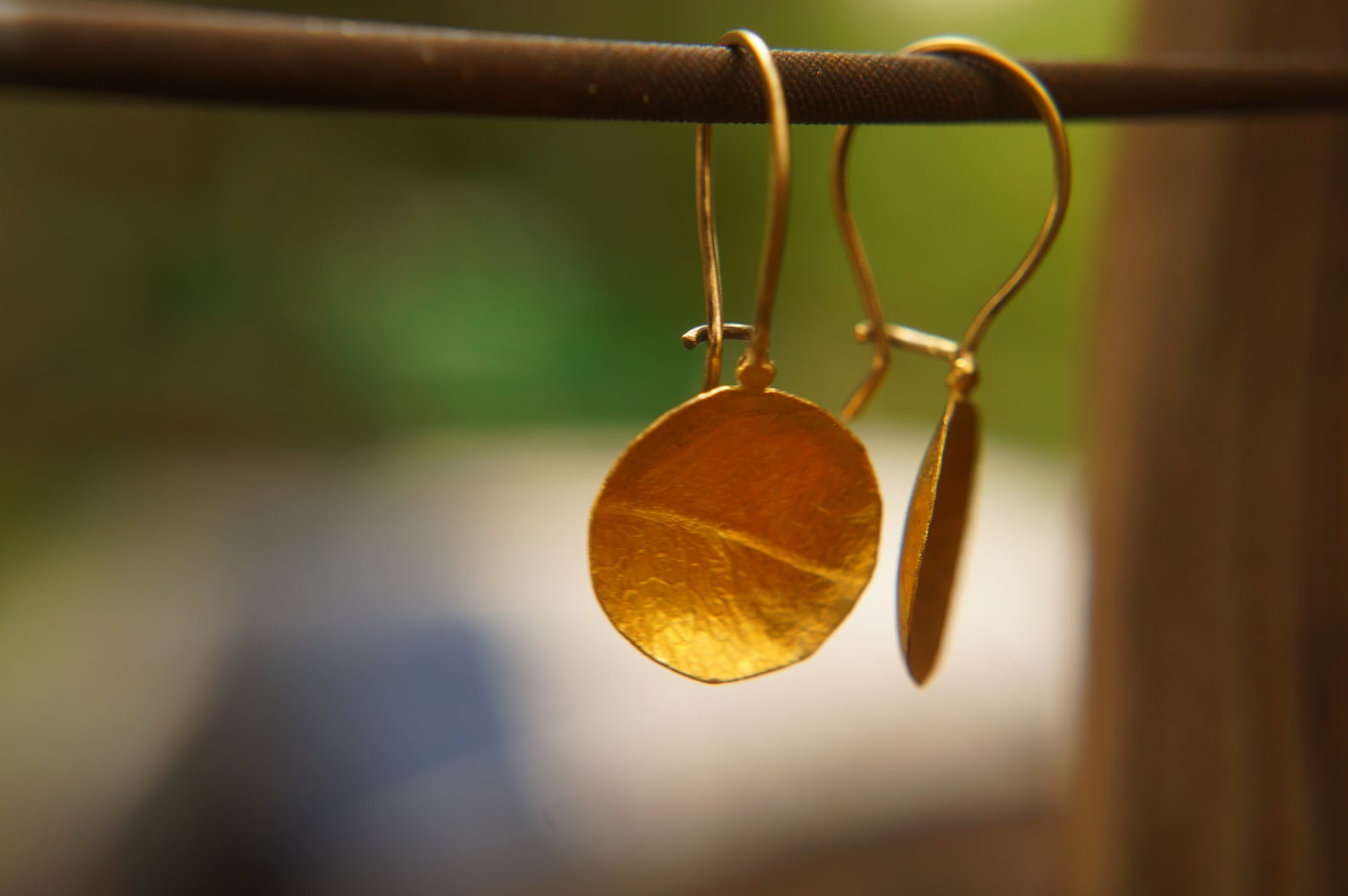 24k Solid Gold Leaf Texture Earrings gold Circle Earrings | Etsy