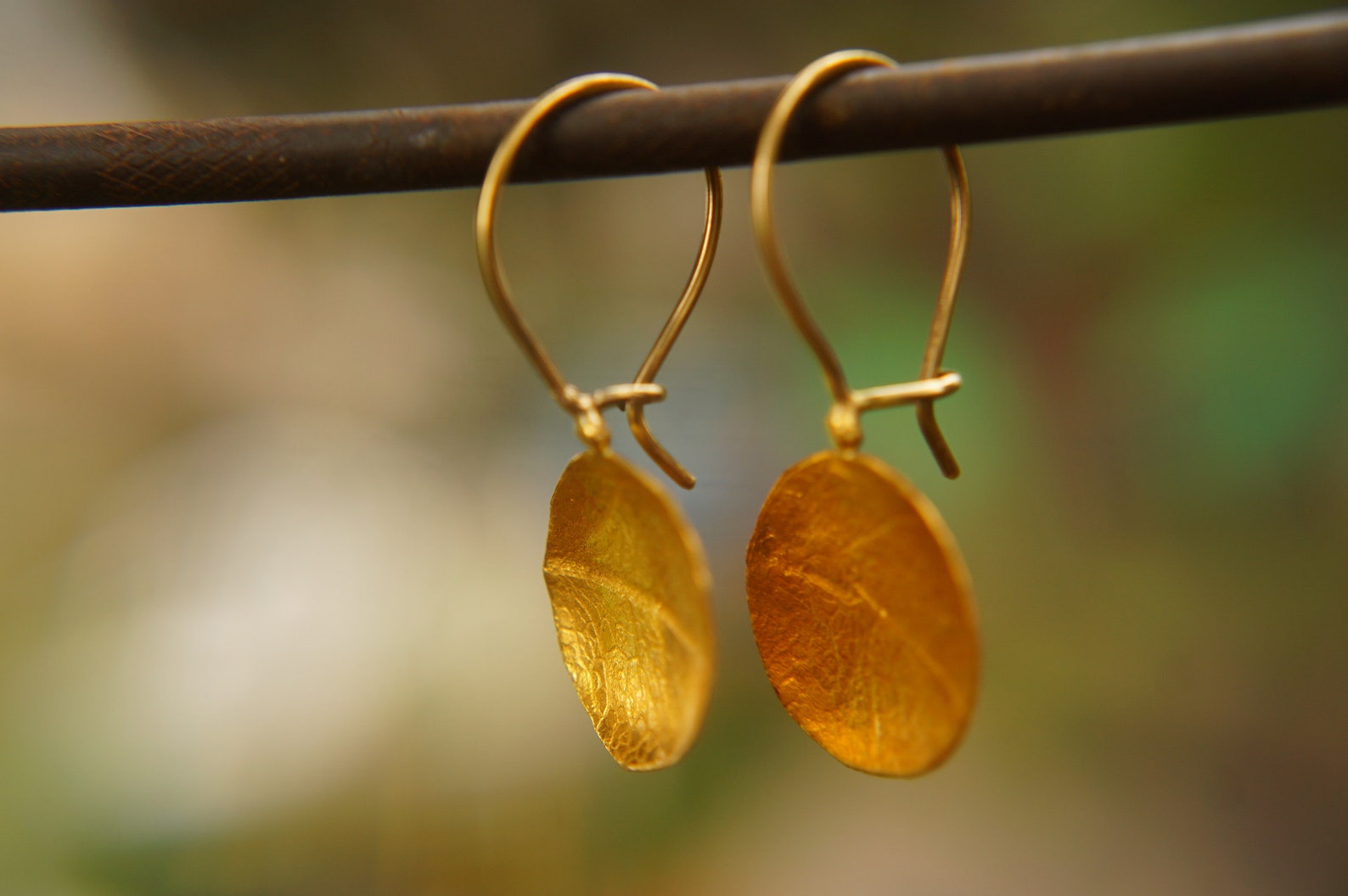 24k Solid Gold Leaf Texture Earrings gold Circle Earrings - Etsy