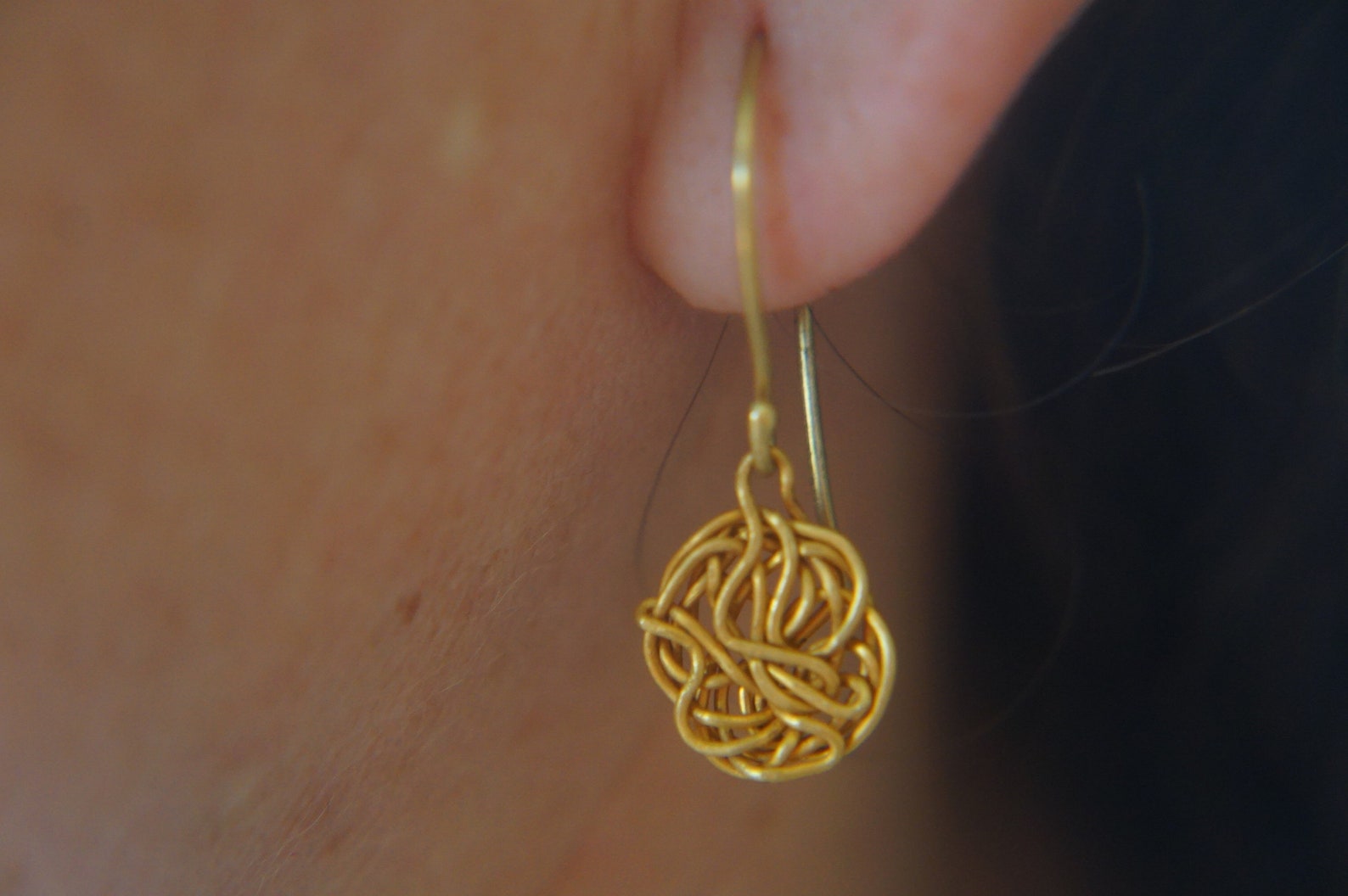 Solid gold earrings//gold wire dangle earrings//24k wire | Etsy