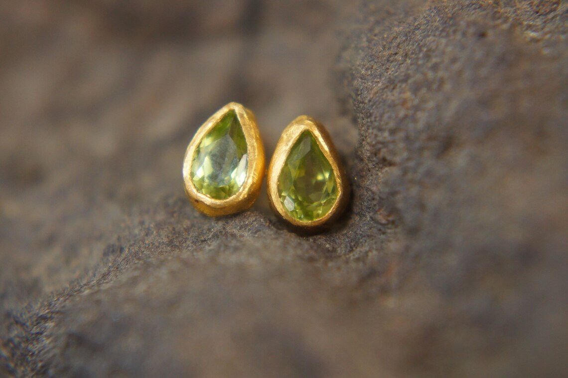 Solid 24k Gold//green Drop Earrings//24k Gold Studs// 24k Gold | Etsy