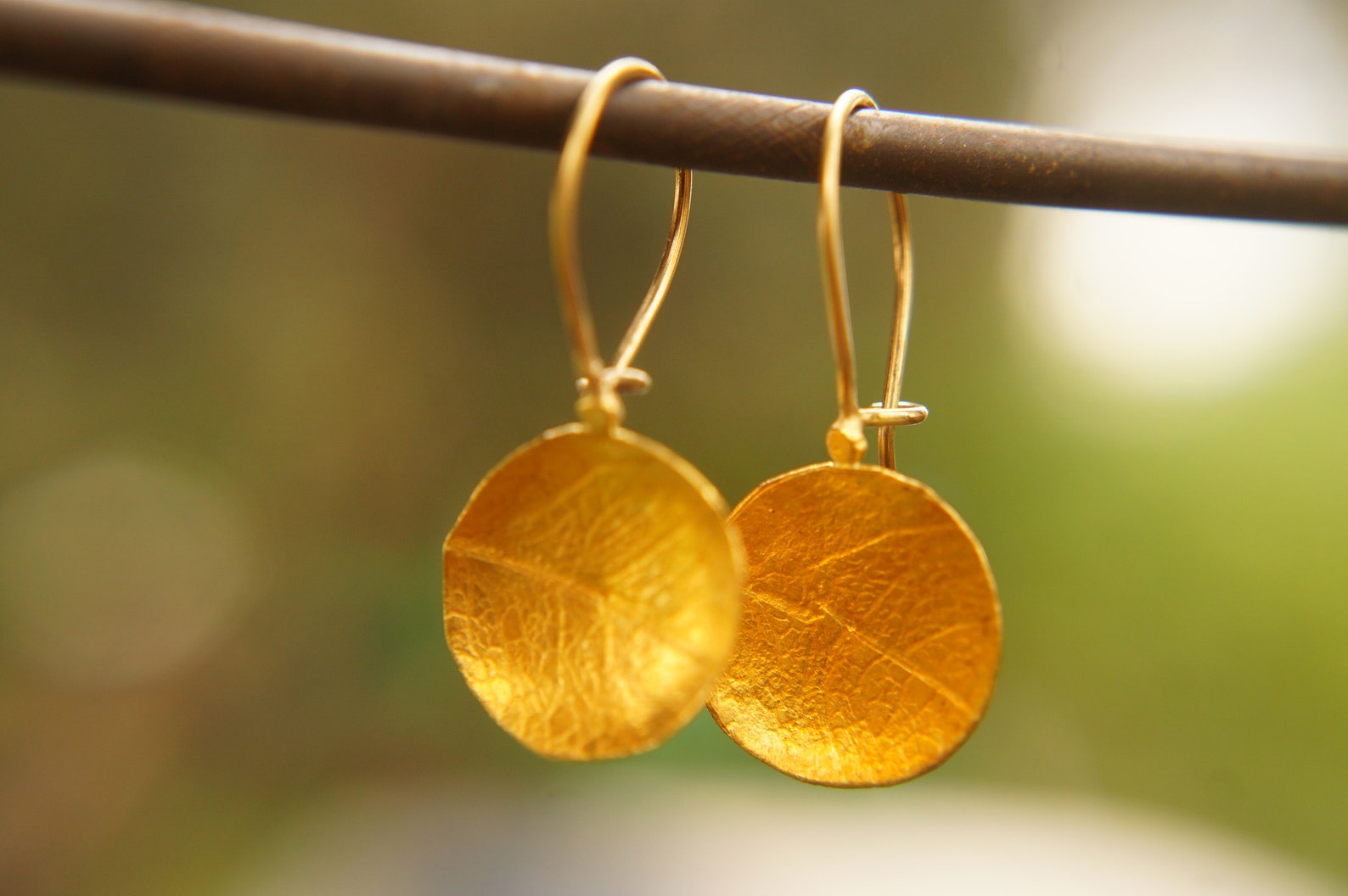 24k Solid Gold Leaf Texture Earrings gold Circle Earrings | Etsy