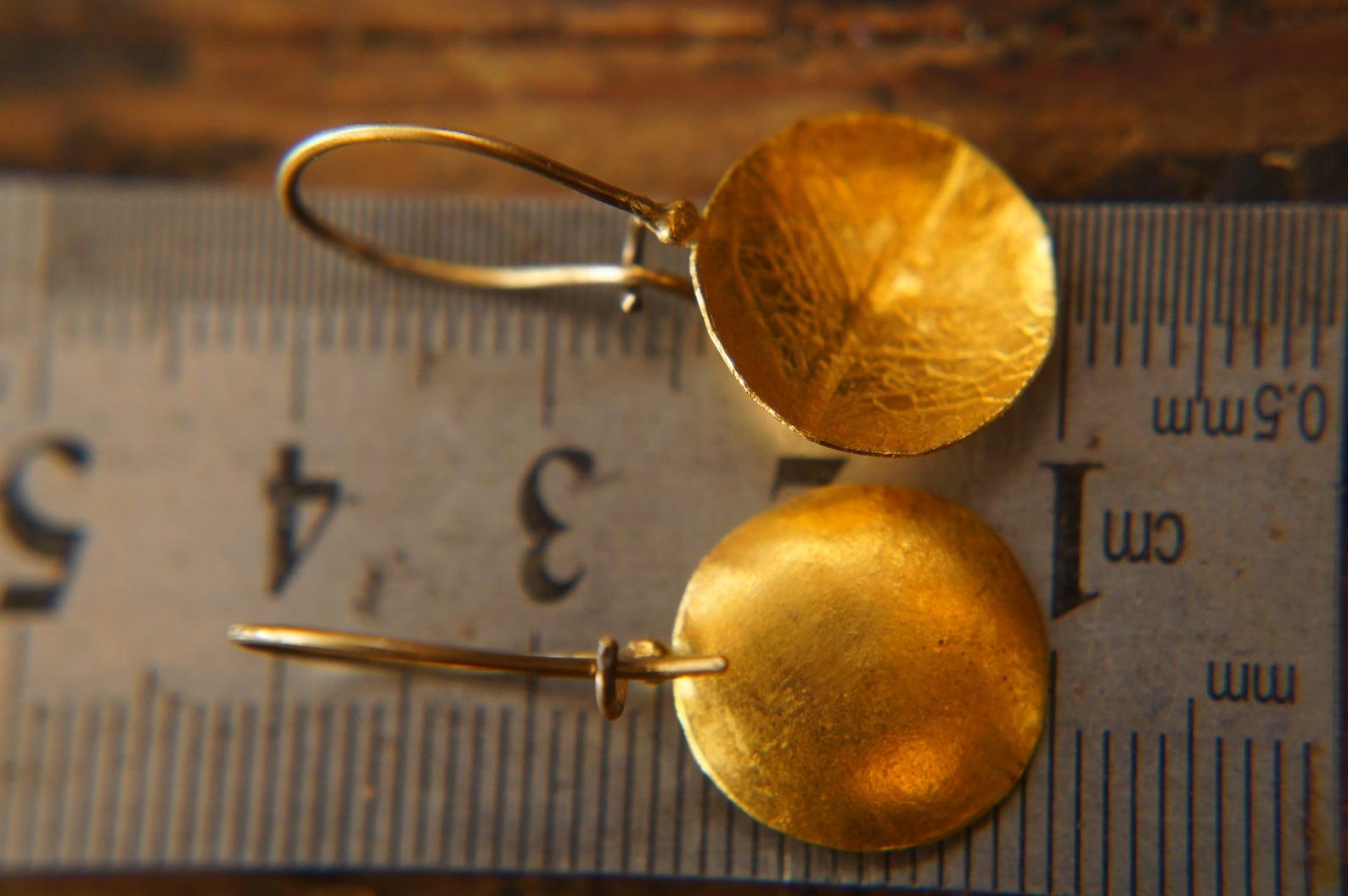 24k Solid Gold Leaf Texture Earrings gold Circle Earrings | Etsy