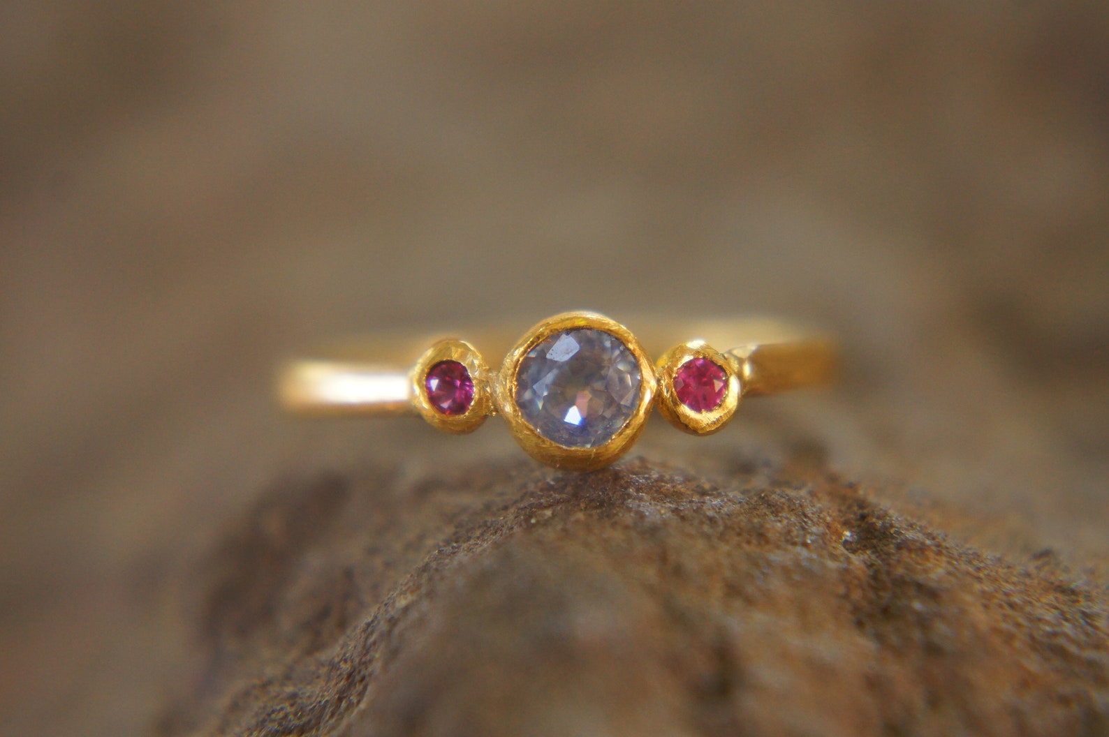 Sapphire ruby ring//artisan Sapphire ring/Sapphire 24k | Etsy