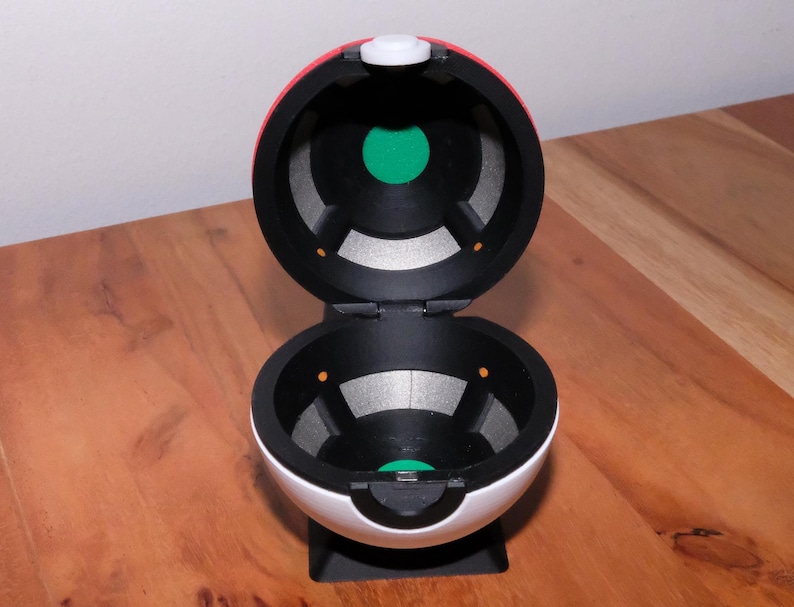 Realistic Poké Ball | Pokeball | 3D Printed | Pokemon | Cosplay ...