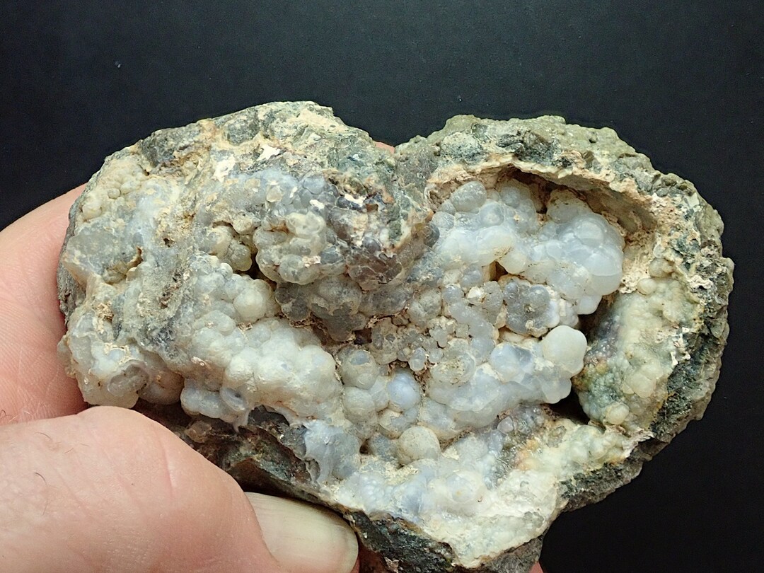 30641 Fluorescent Thunder Egg UV Reactive Chalededony Filled Geode 80 X ...