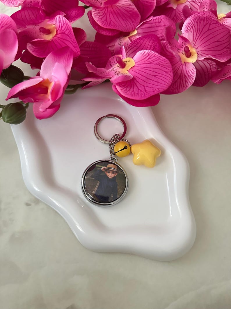 Personalized Keychain – Photo, Name and AI Animated Photo - Etsy