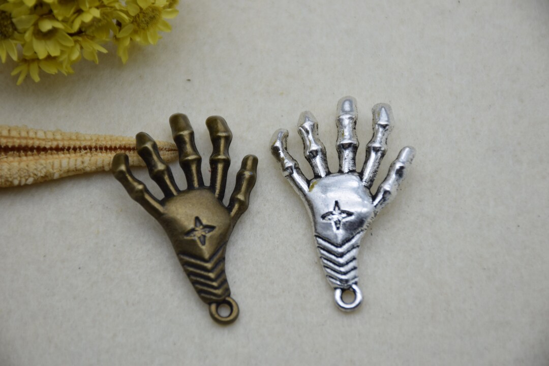 5 Skull Skeleton Hand Charm Pendant,ornament Necklace Charm,jewelry ...