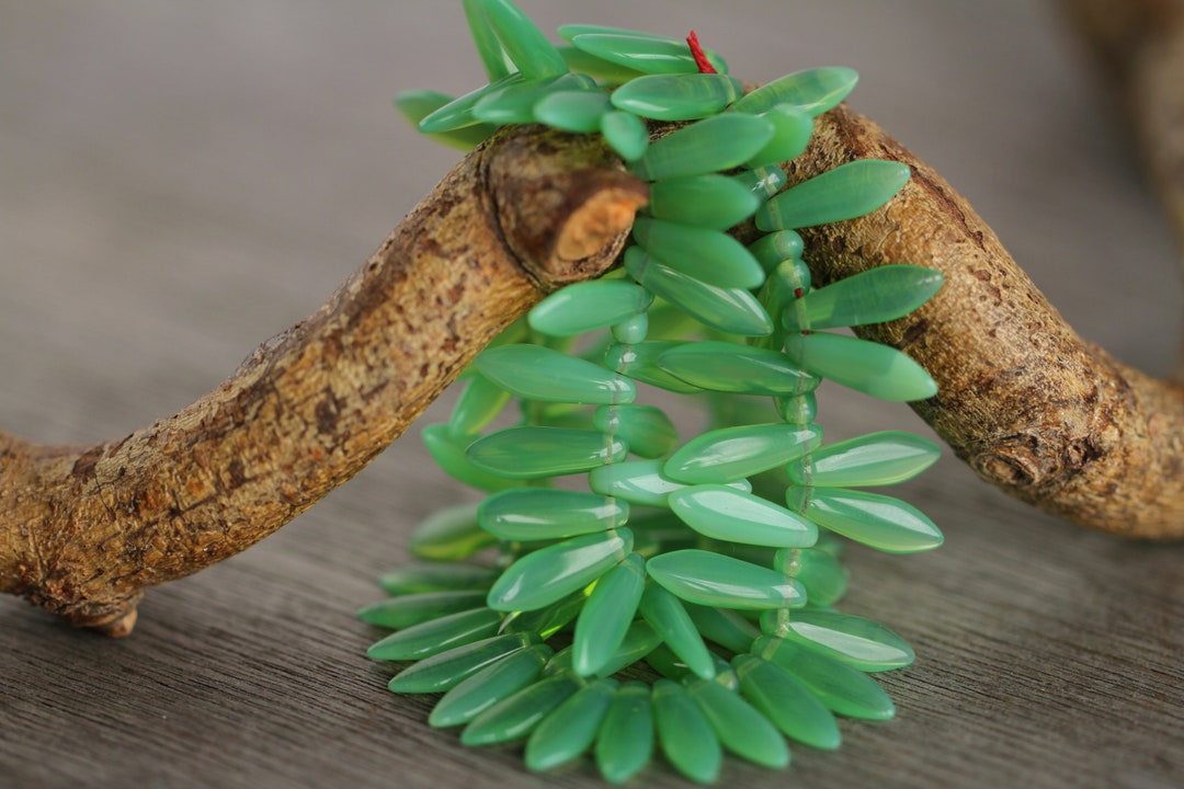 50 Opal Pea Green Glass DAGGER Beads 5x16mm Czech Glass Beads for ...