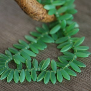 50 Opal Pea Green Glass DAGGER Beads 5x16mm Czech Glass Beads for ...