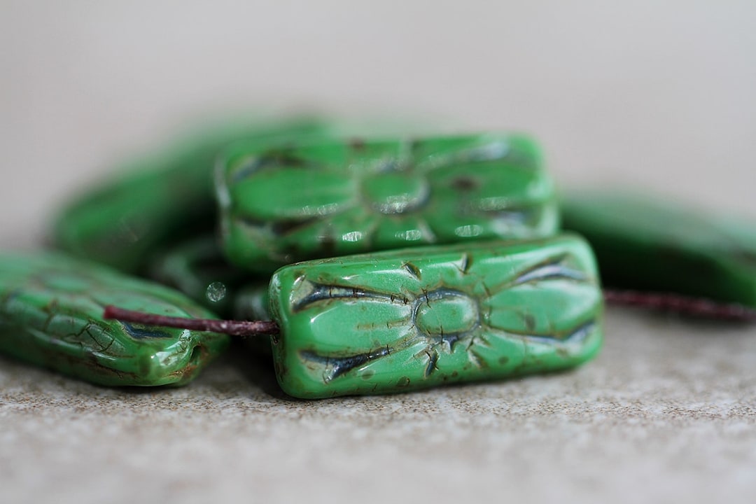 15 Aged Green FLOWER EMBOSSED Beads 20x8mm DIY Czech Glass Beads for ...