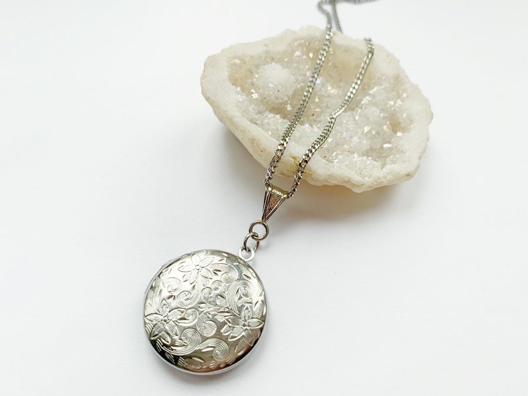 Antique Round Locket Made With Stainless Steel, Locket With Flower ...