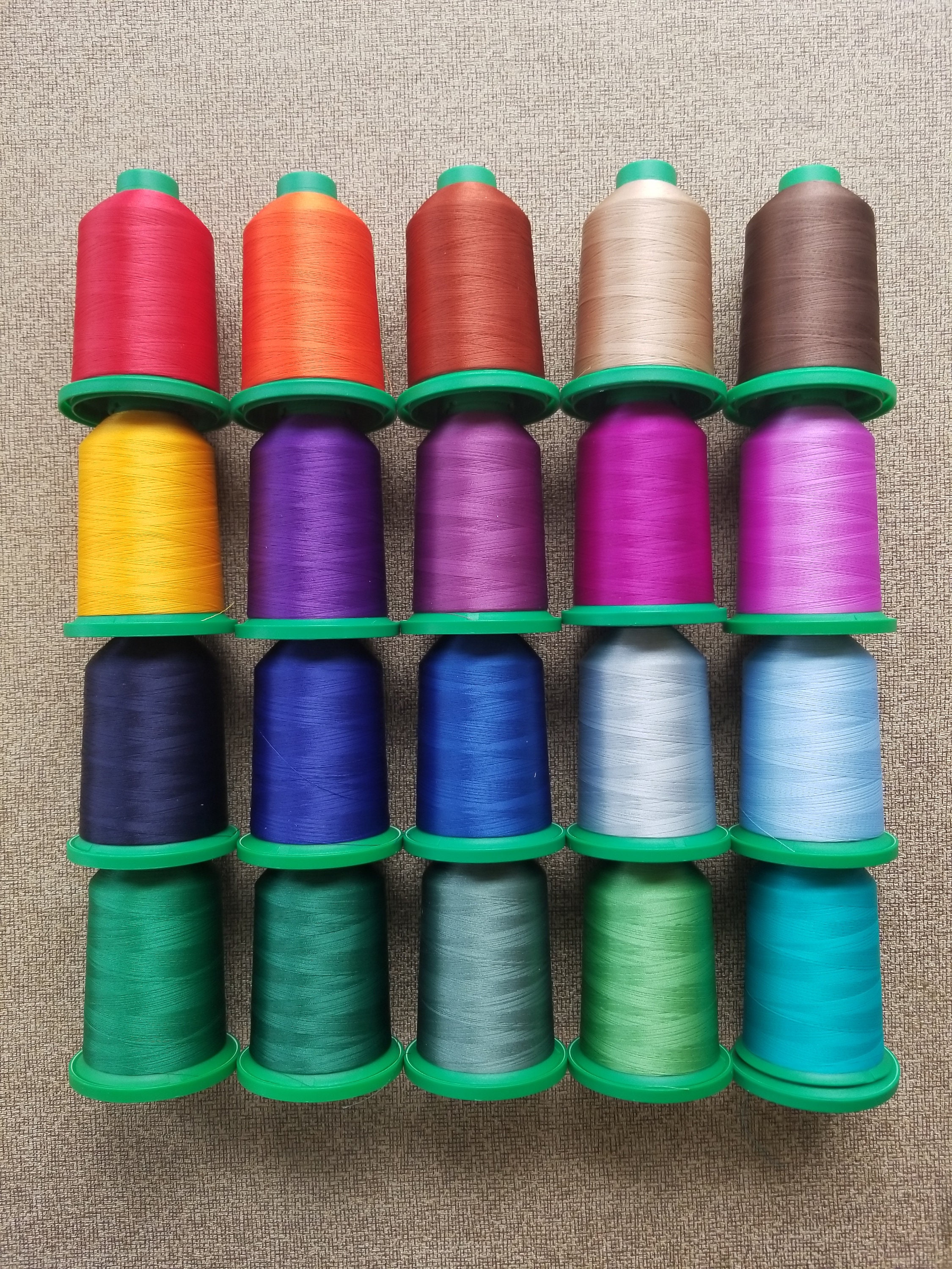 Isacord Polyester Embroidery Thread 1 Kingspool 5000M/ W Free Thread ...