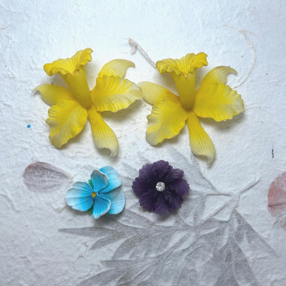 Vintage Plastic Flower Embellishments - Etsy