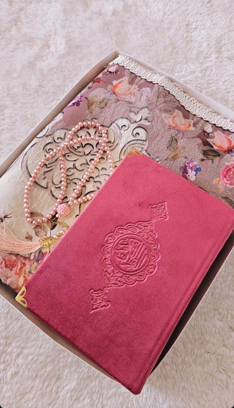 Personalized Velvet Quran Gift Set: Prayer Mat, Pearl Tasbih - Muslim ...