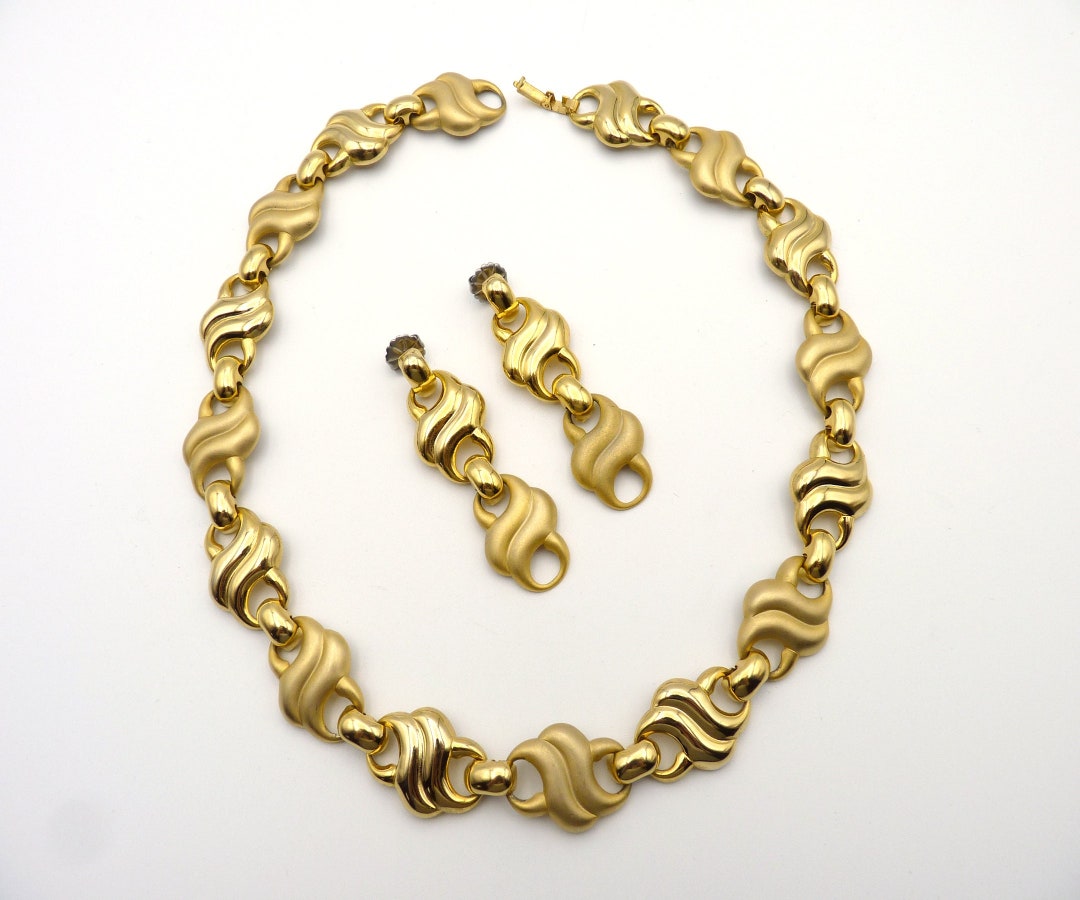 Vintage Unusual Large Chain Link Gold Tone Necklace and Earring Set ...