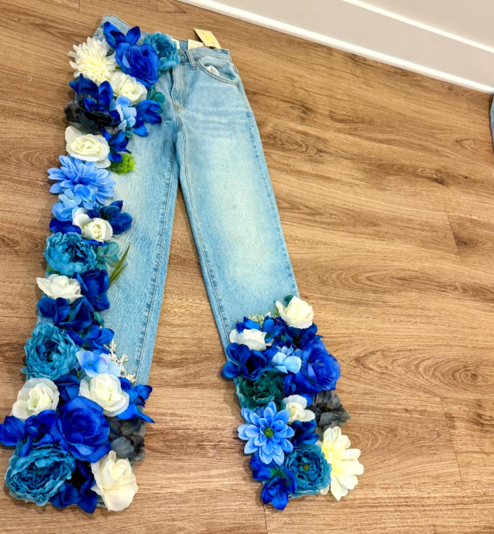 Custom Flower Decorated Jeans Perfect for Photo Shoots! - Etsy