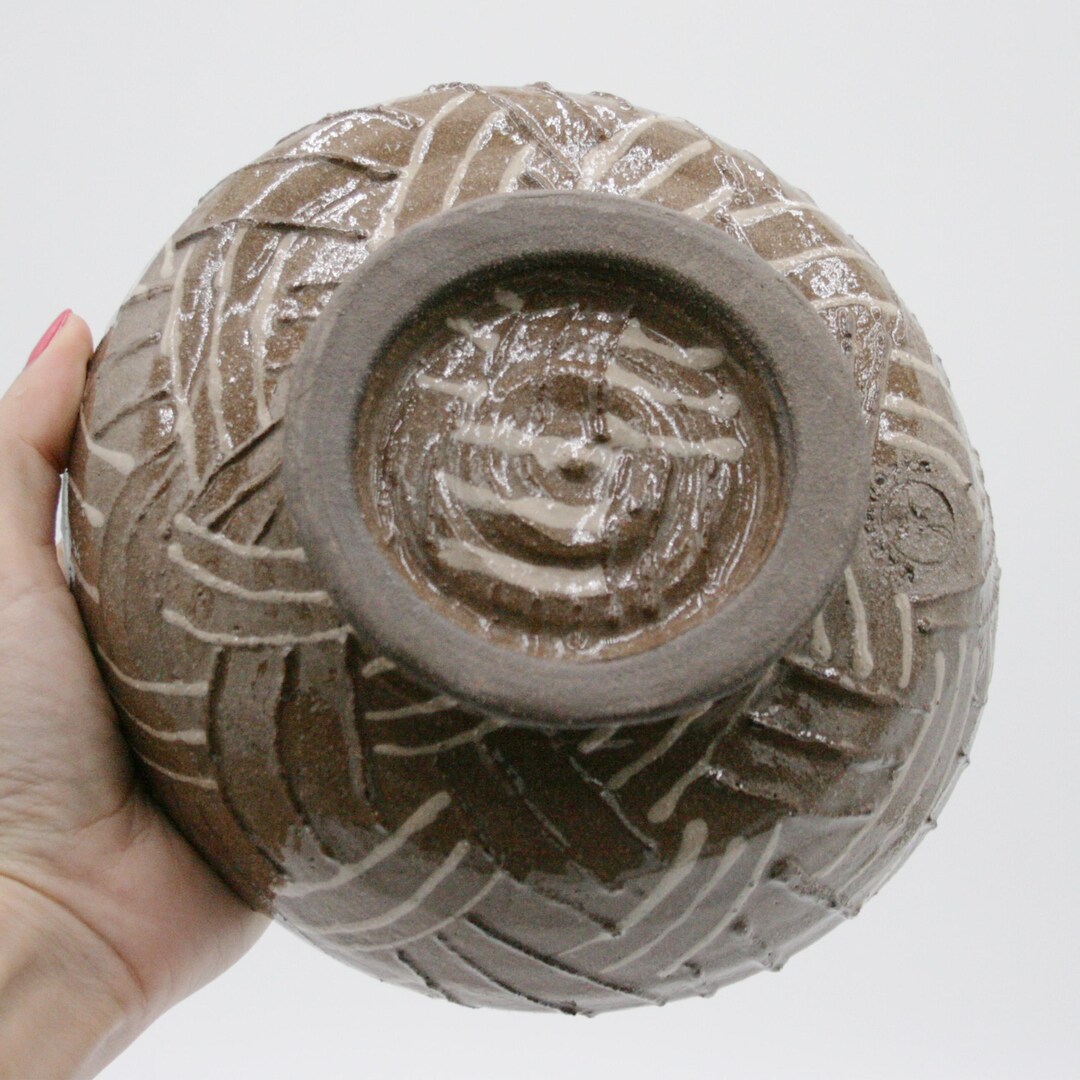 Handmade Ceramic Bowl | Two-toned Hatch Design Pottery - Etsy