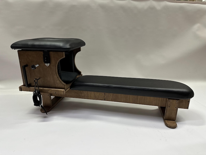 Queening Chair: BDSM Smotherbox Bench With Adjustable Head Clamps ...