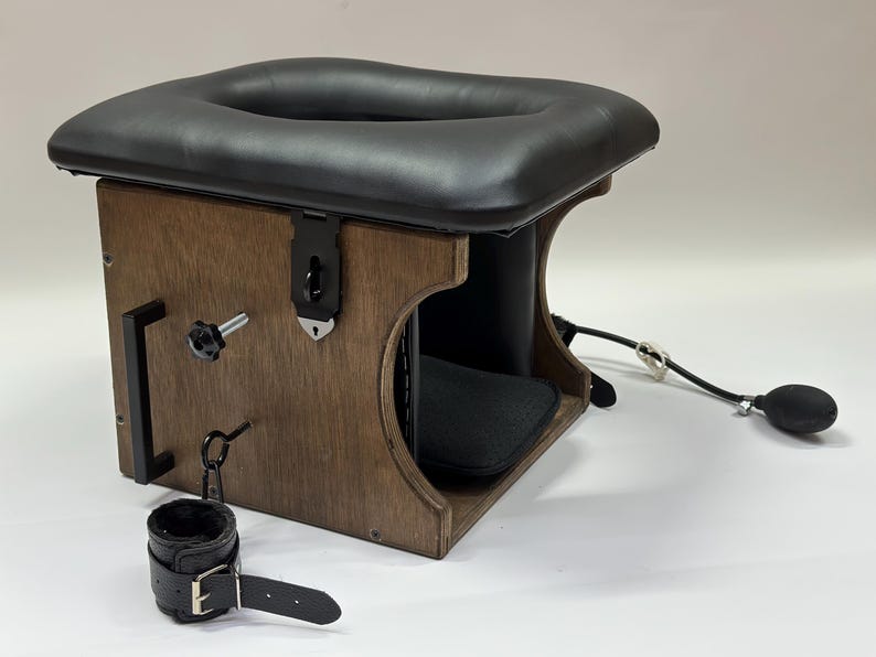 Mature Queening Stool / Smotherbox Smothering Chair for Oral Sex – BDSM ...