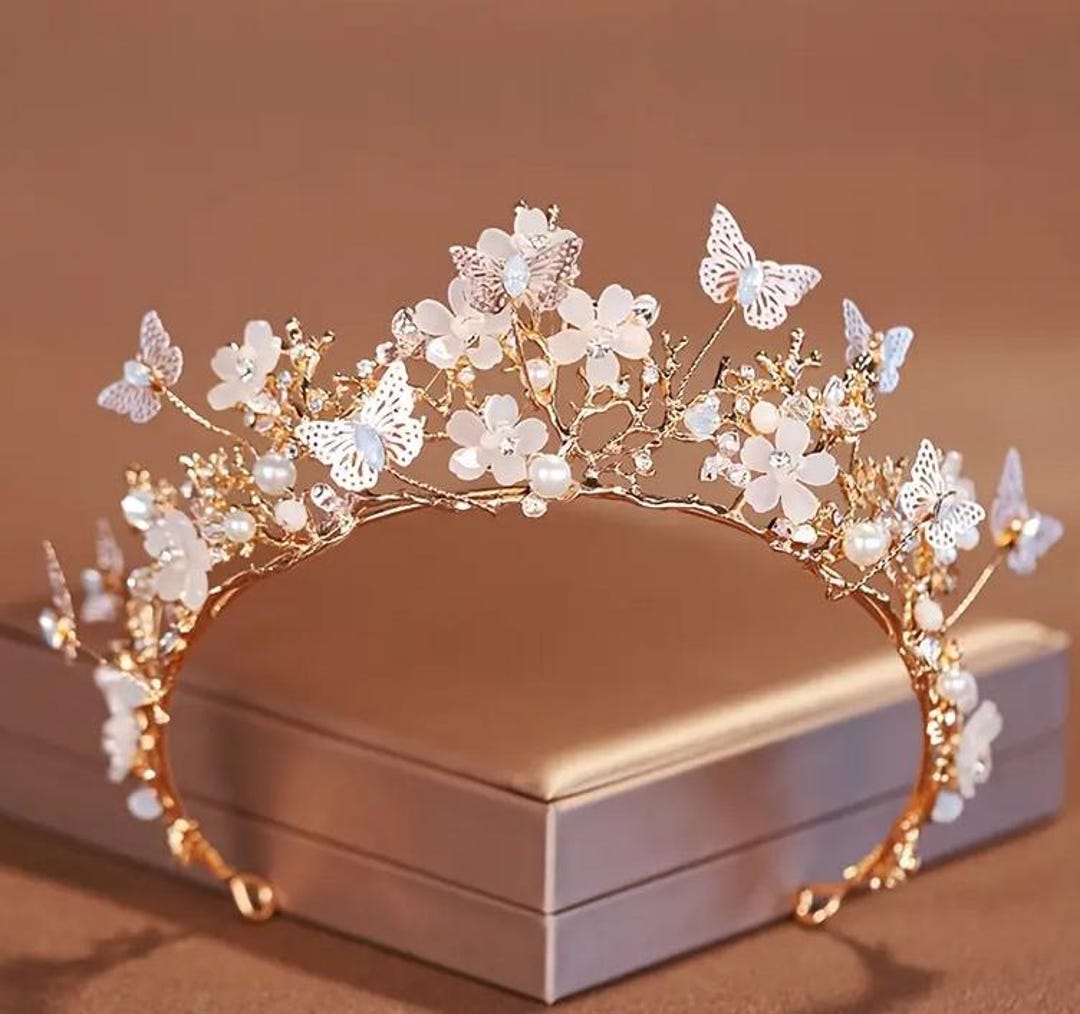 Timeless Bridal Crown With Rhinestones: a Royal Accessory for Your Big ...