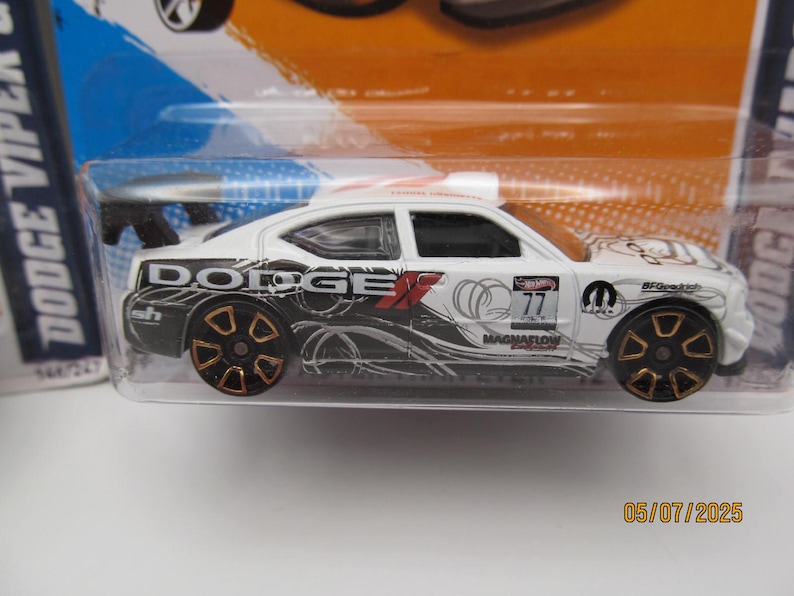 Hot Wheels 2012 Dodge Viper GTS-R & Charger Drift Set - Etsy