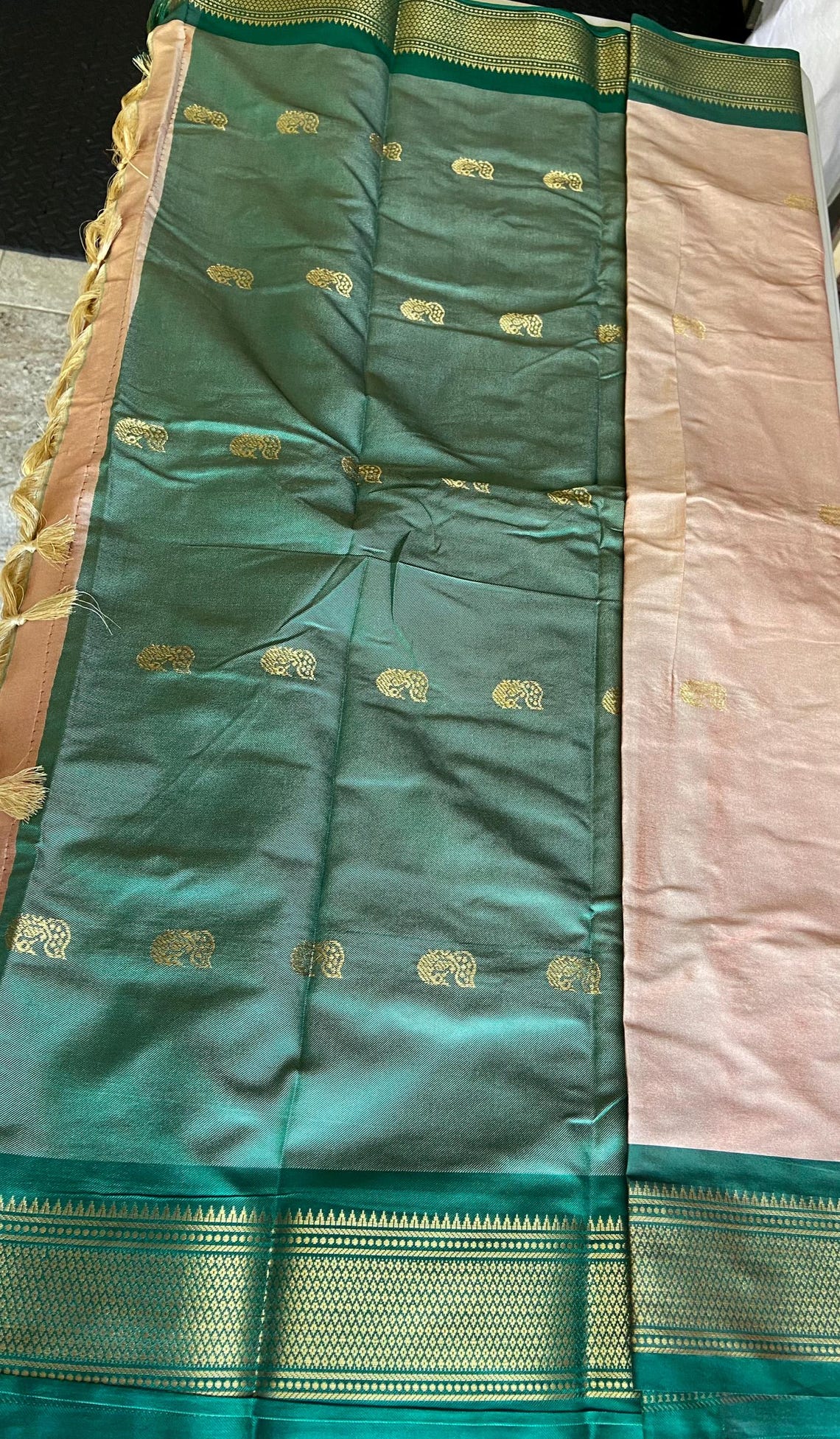 Beautiful Super Soft Temple Border Kanjivaram Silk Saree (peach/green ...