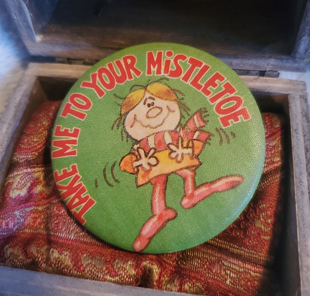 Take Me to Your Mistletoe Pin Holiday Kiss Christmas Badge Button 1980 ...