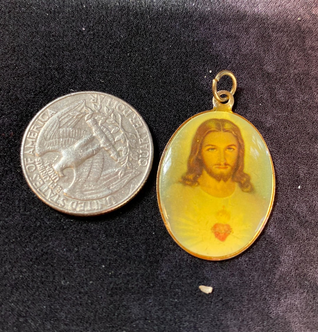 Gold-plated Sacred Heart of Christ Pendant – Vintage Catholic Jewelry ...
