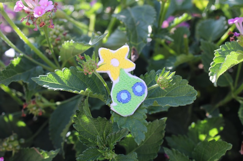 Pikmin Mini Embroidery Charm Strap and Pin | Handmade Videogame ...