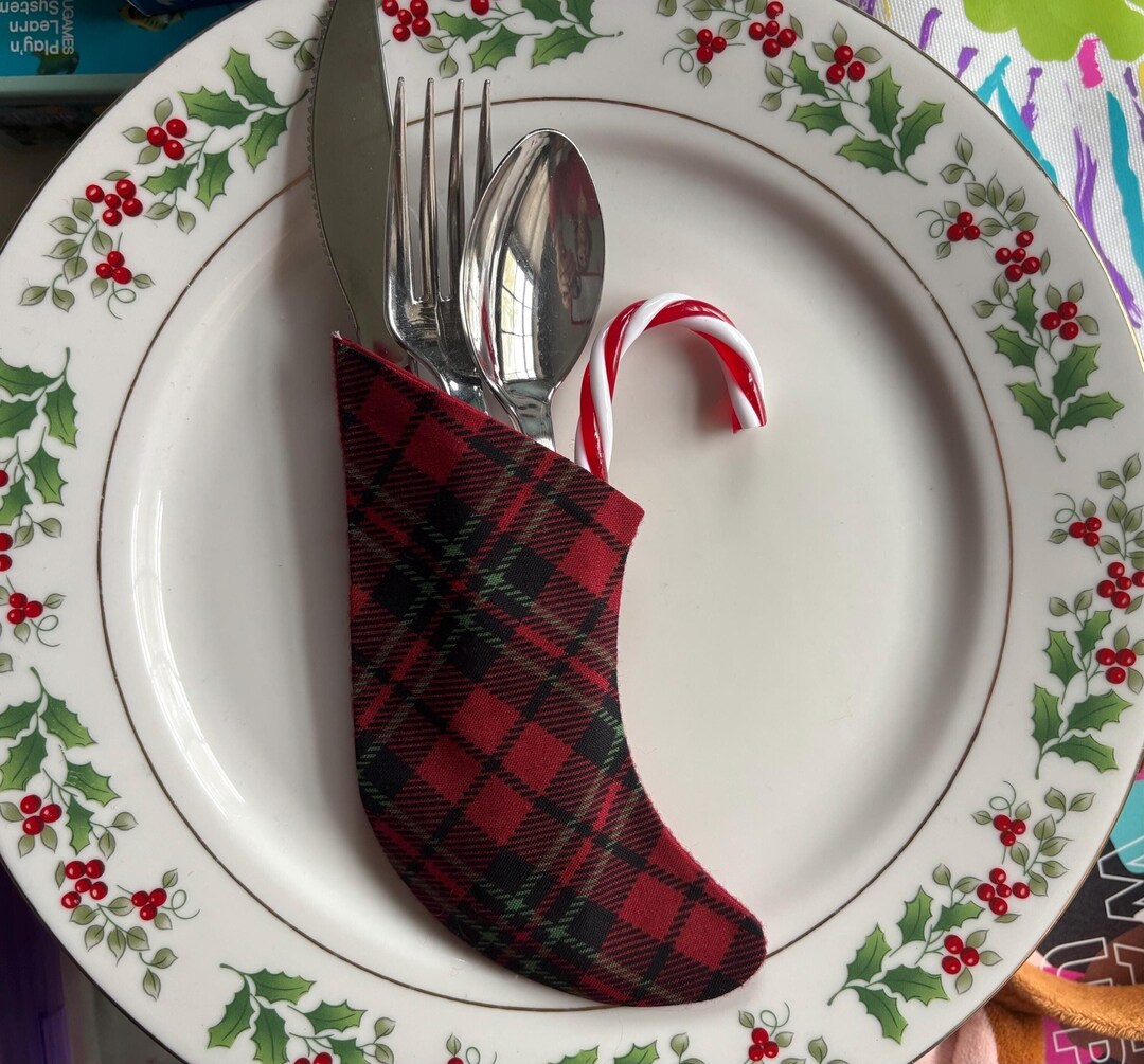 Christmas Table Stockings in Dark Red and Green Plaid Traditional ...
