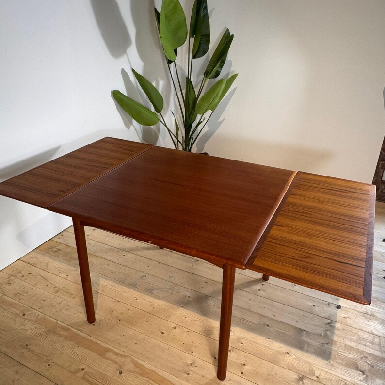 Vintage extendable dining table in solid teak, produced in Denmark ...