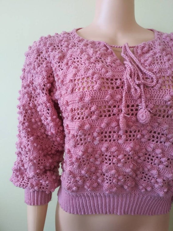 Vintage 1980's pink crochet sweater / eighties croppe… - Gem
