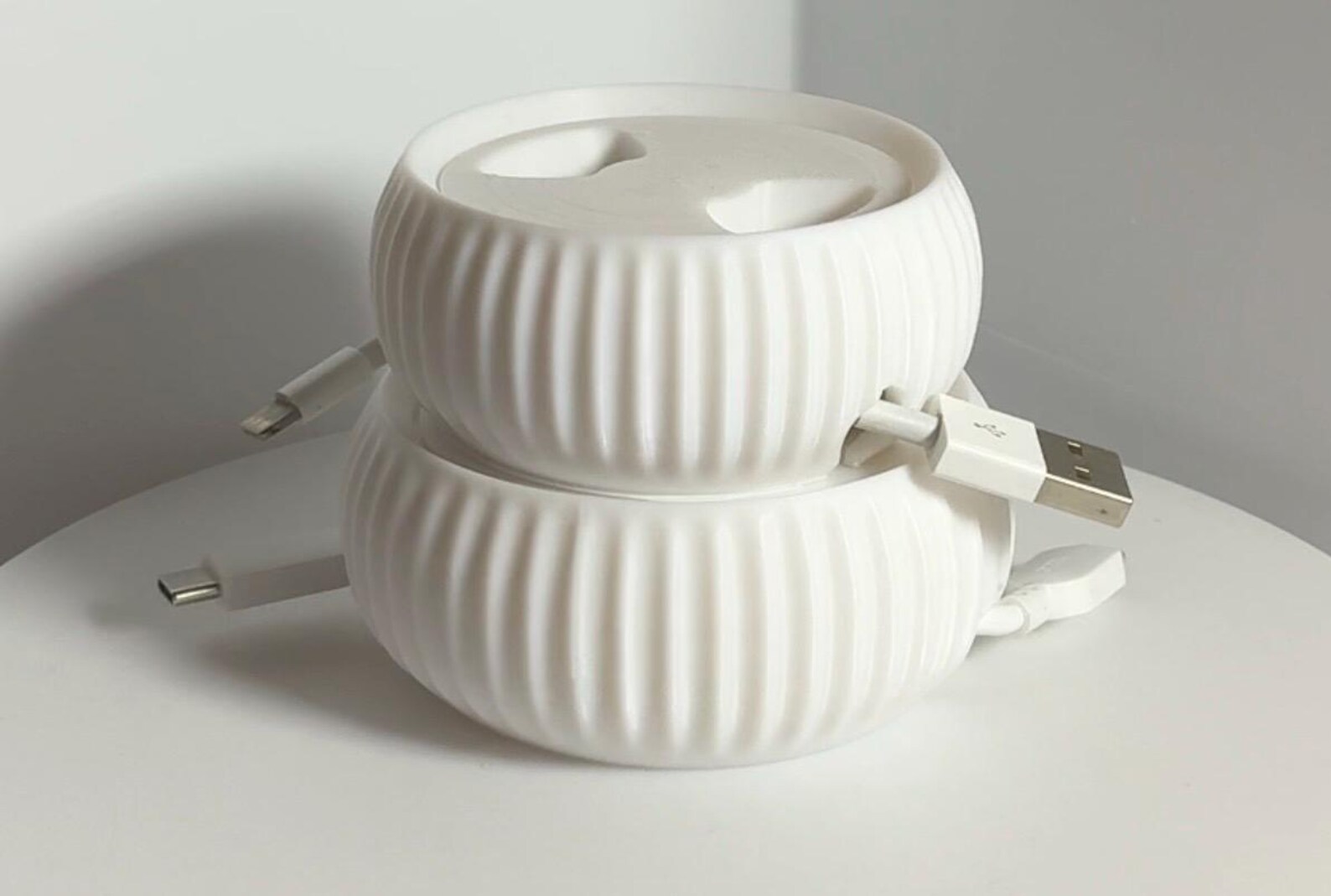 Medium Minimalist Plastic Winding Cable Holder - Ergonomic Round Shape ...