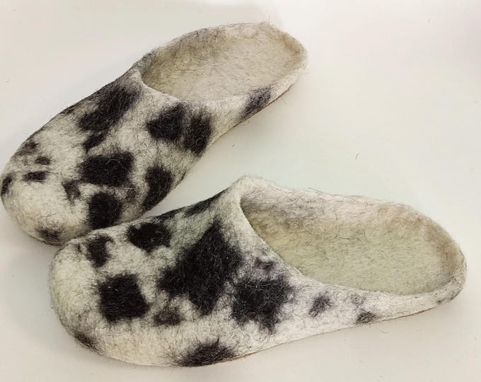 Felted Wool Moo Red Slippers: Handmade Unisex Slip-ons - Etsy Canada