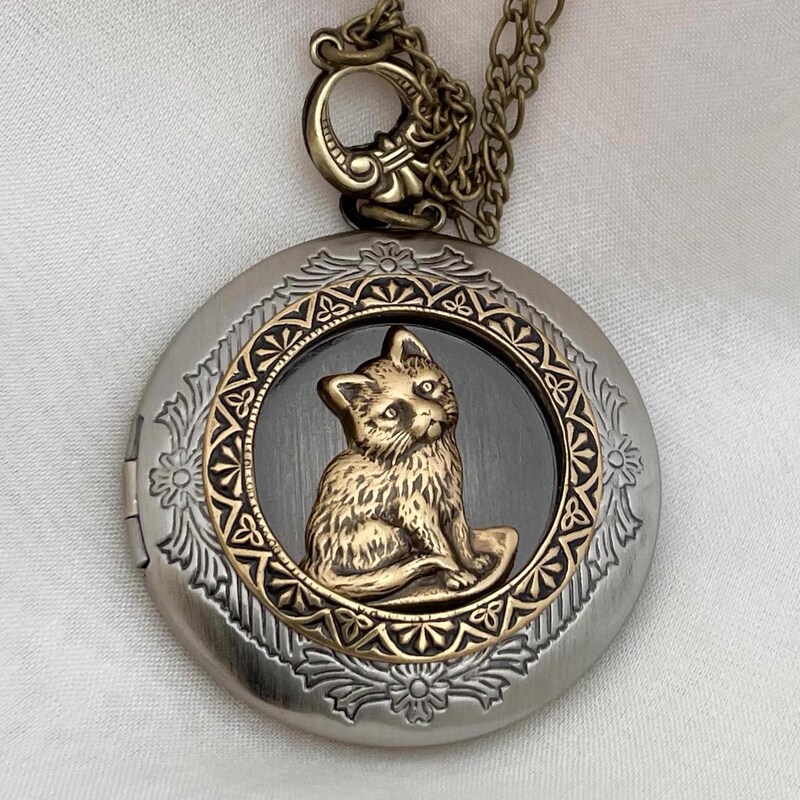 Gothic Locket - Etsy