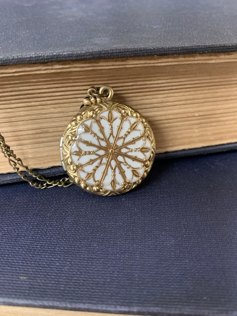 Filigree Locket Necklace: Vintage Style Brass & Resin Pendant Flower ...